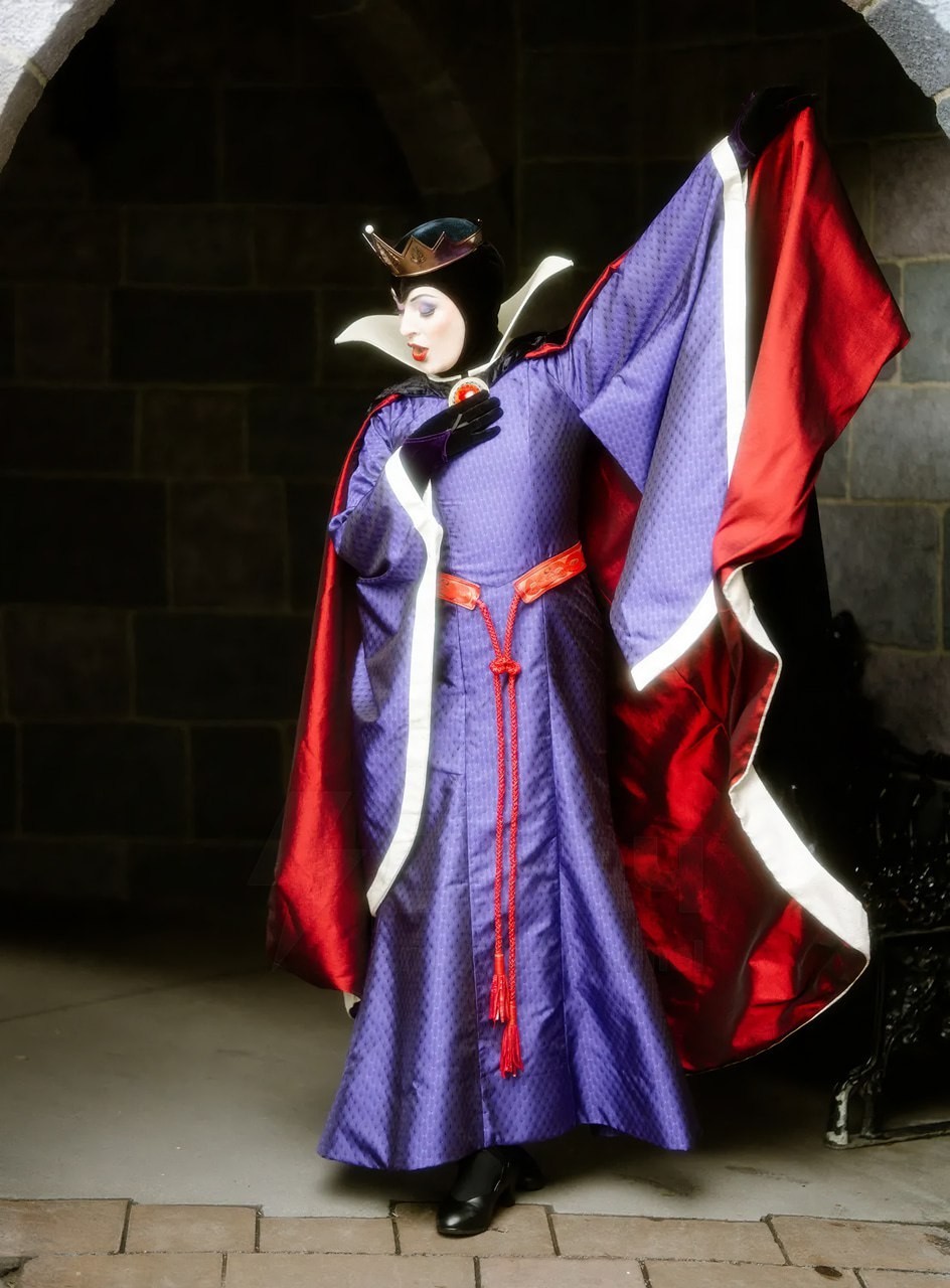 Звезду Диснейленда, которая 8 лет играла Злую Королеву уволили - ЯПлакалъ