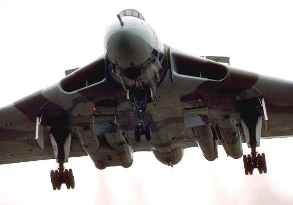 Операция «Черный олень»: бомбардировка Авро-вулканами Фолклендских ...